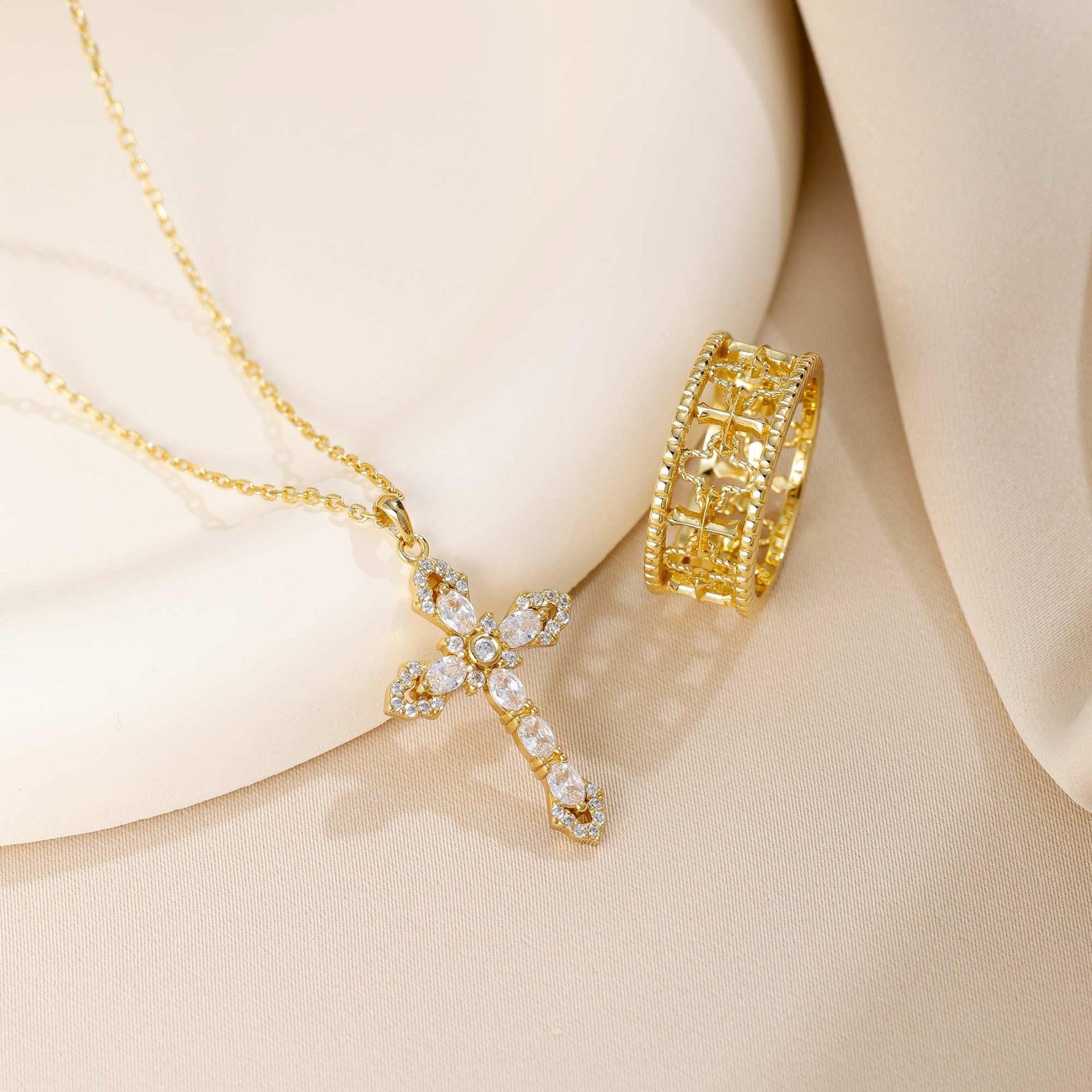 Helena Cross Pendant Necklace – vanimy