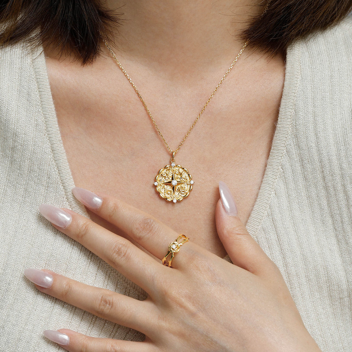 Floral Blessing Compass Medallion Necklace – vanimy