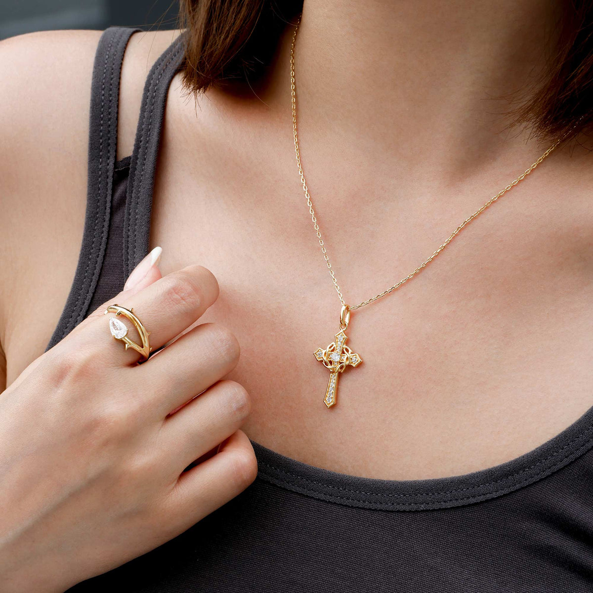 Thorns Pear Statement Ring – vanimy